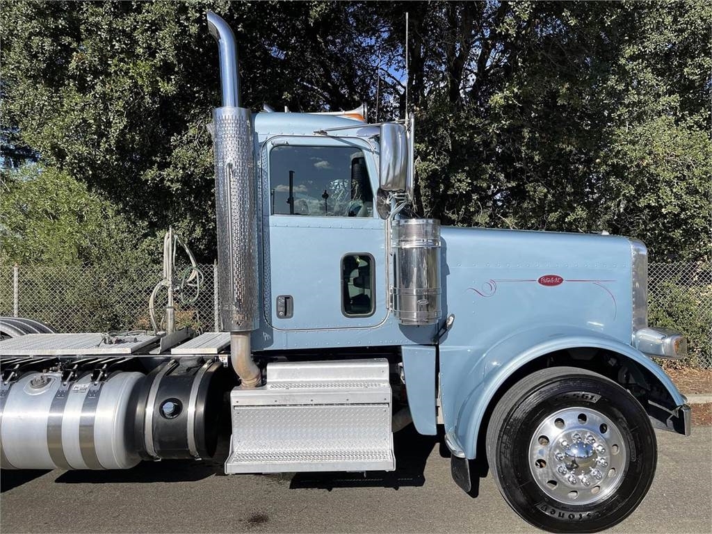 Peterbilt 389
