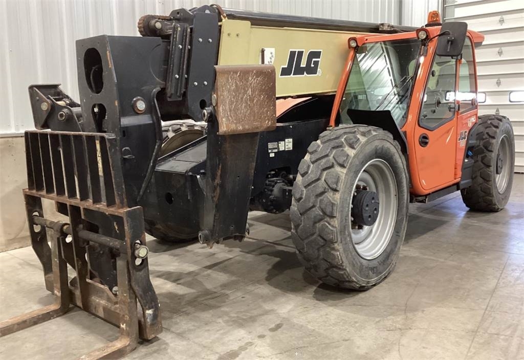 JLG 1055
