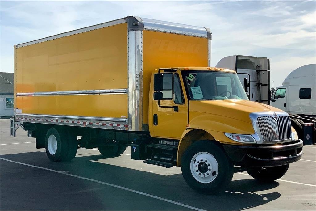 International 4300 SBA 4X2