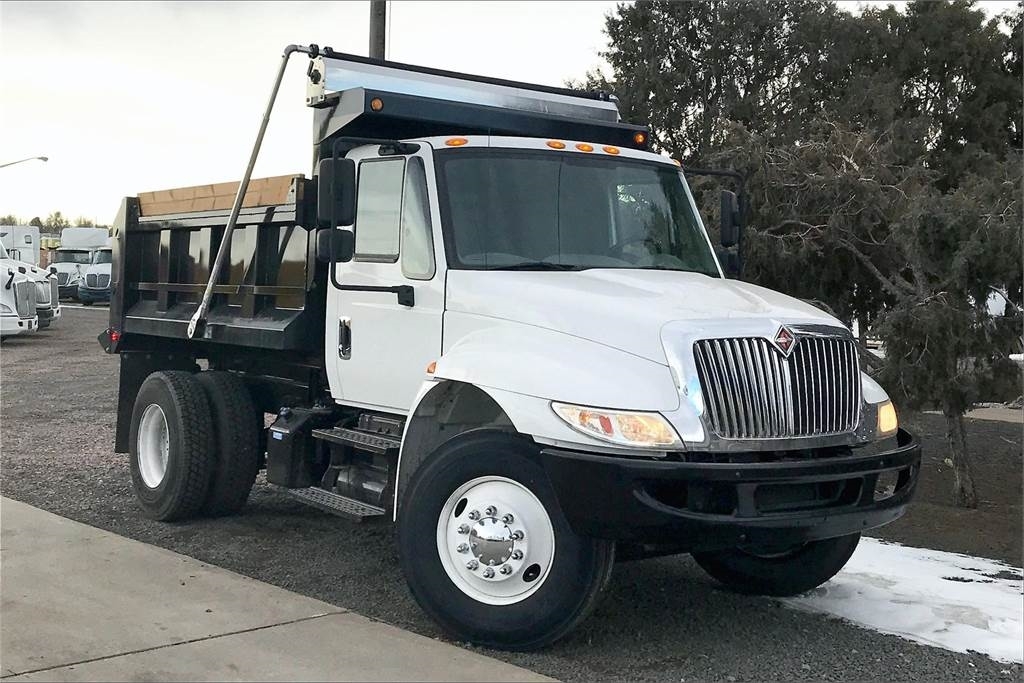 International 4300 SBA 4X2