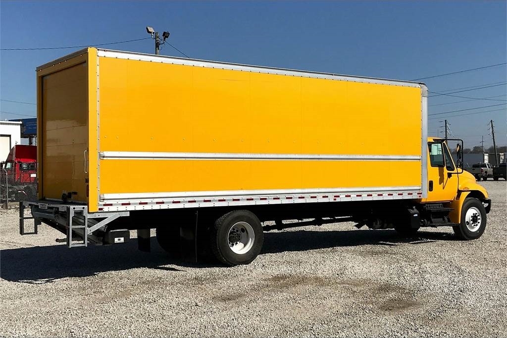 International 4300 SBA 4X2