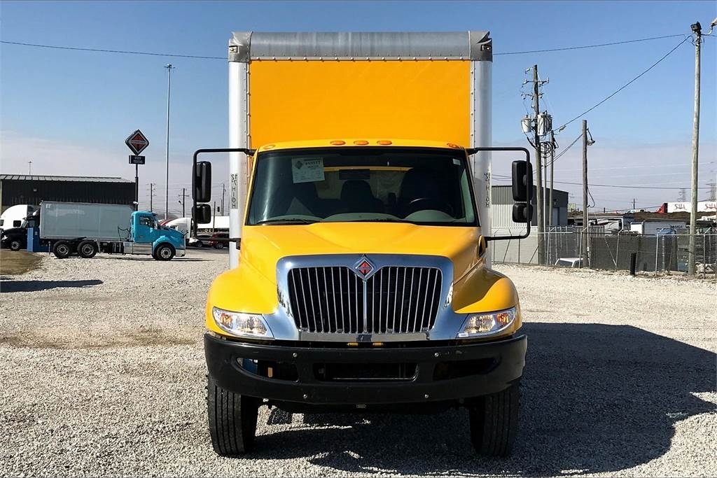 International 4300 SBA 4X2