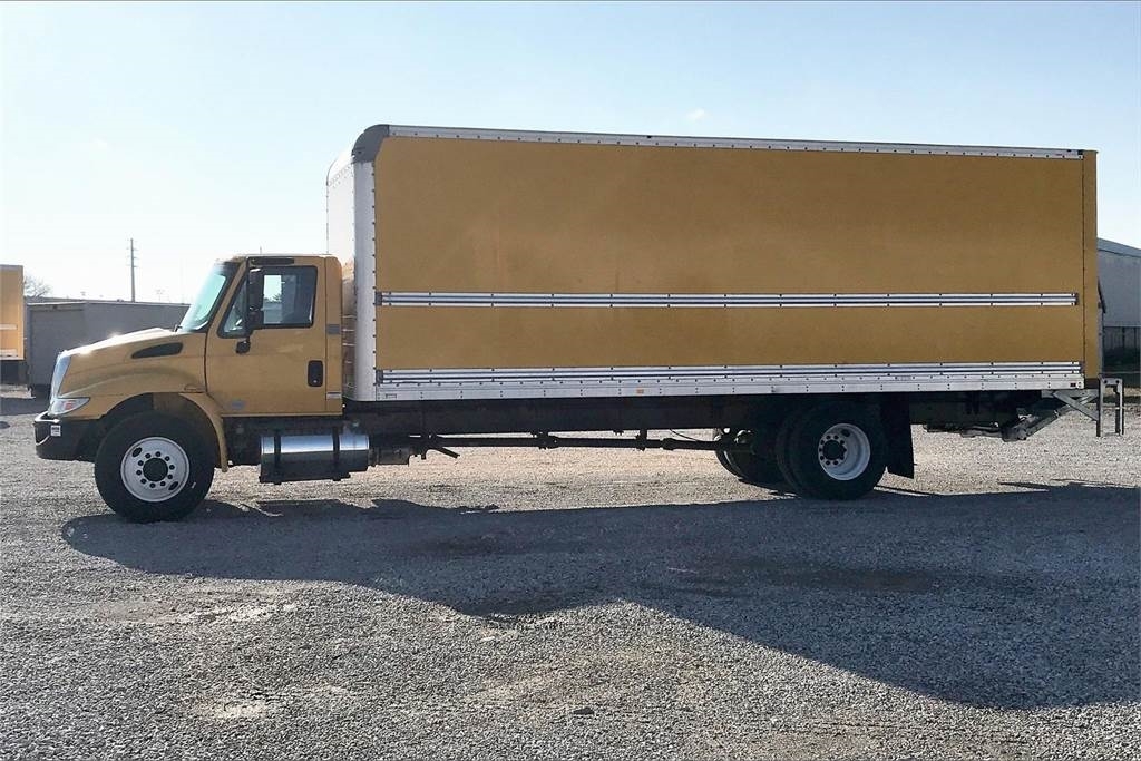 International 4300 SBA 4X2