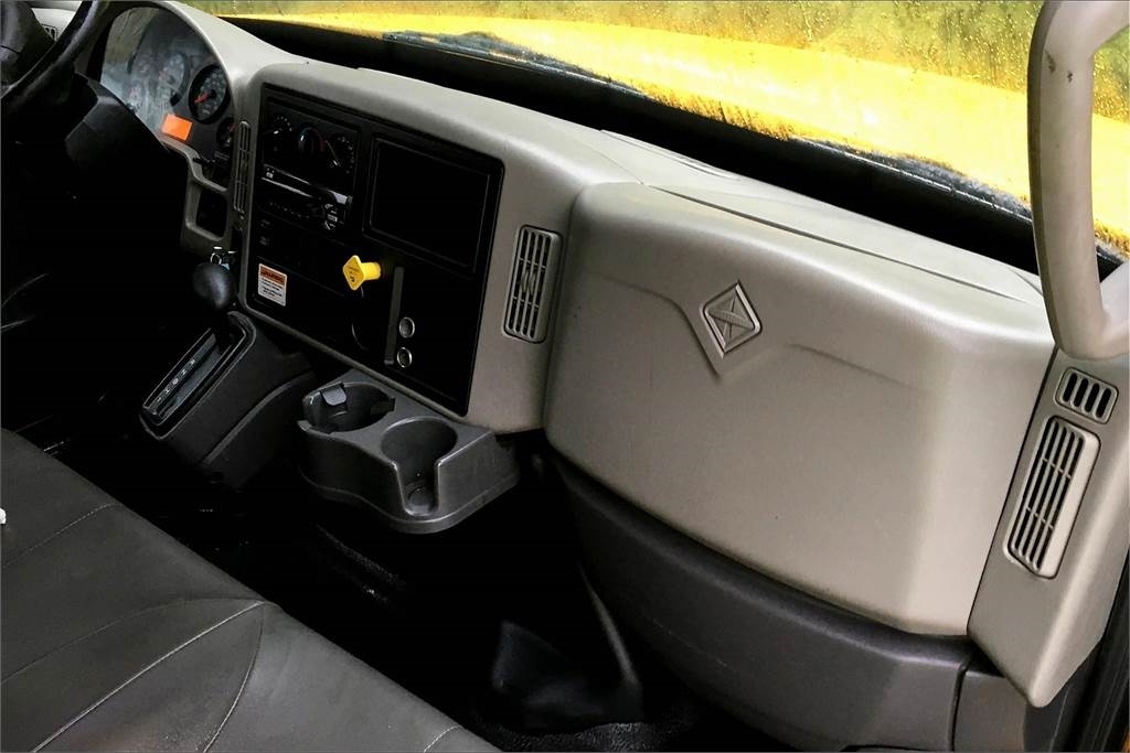 International 4300 SBA 4X2