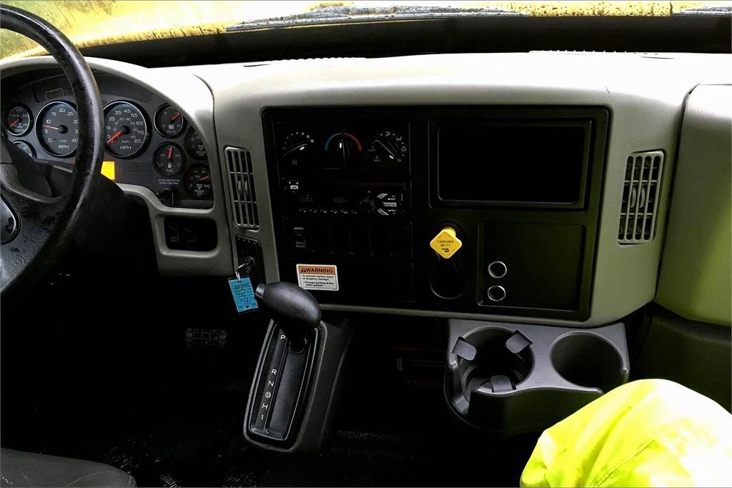International 4300 SBA 4X2