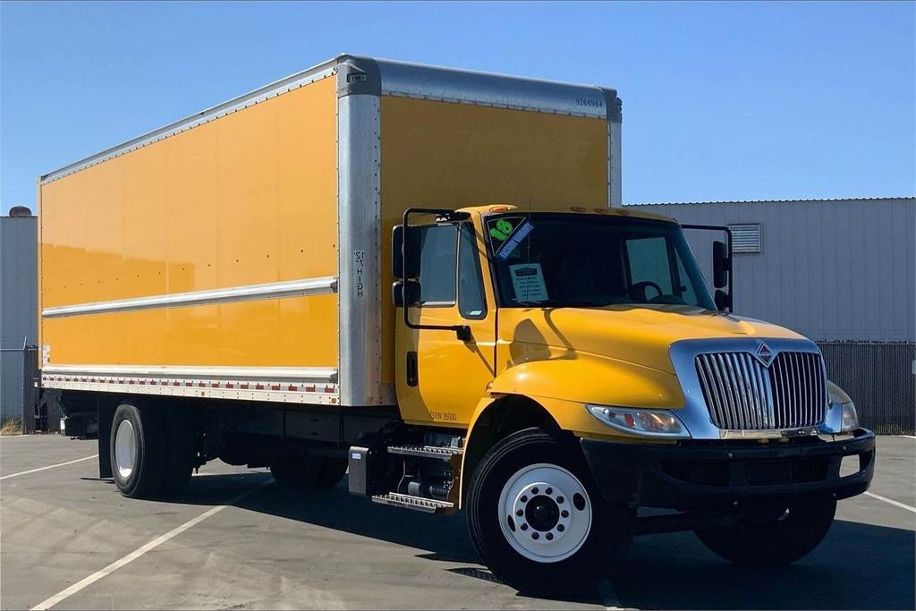 International 4300 SBA 4X2