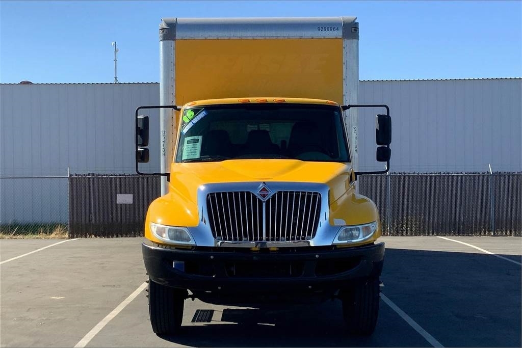 International 4300 SBA 4X2