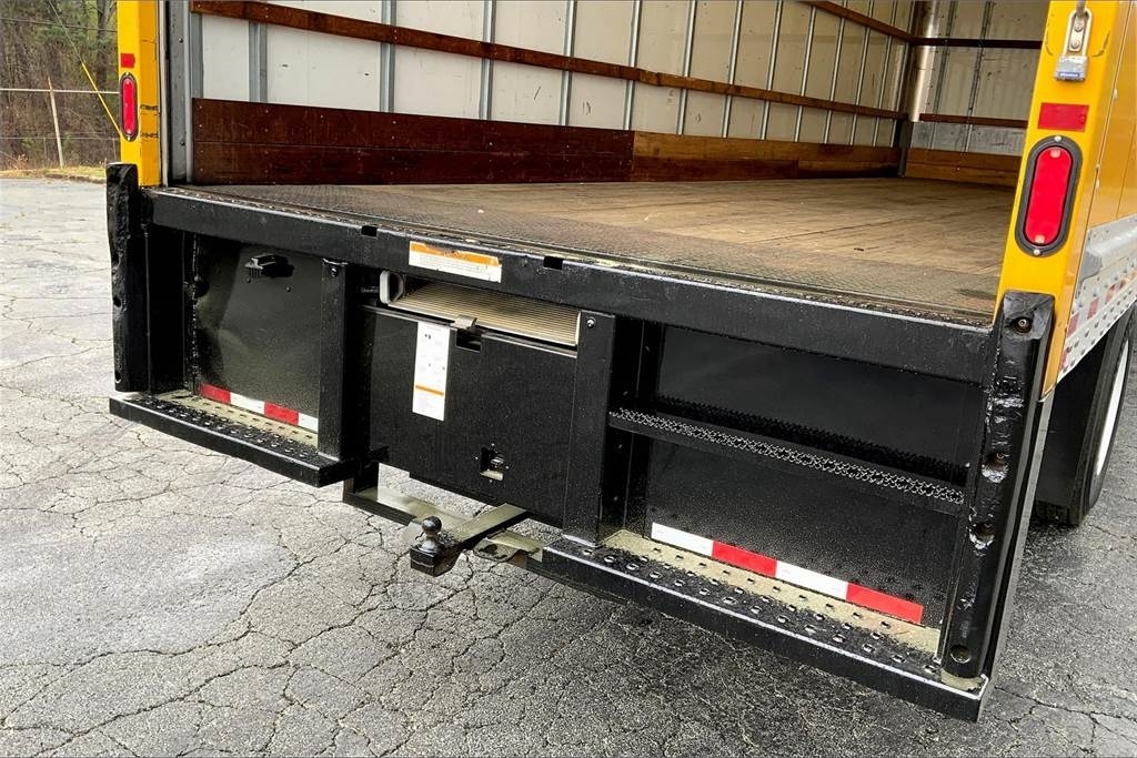 International 4300 SBA 4X2