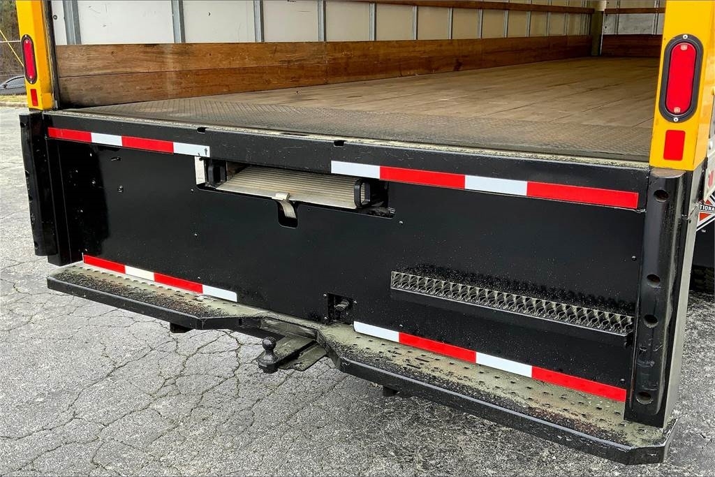 International 4300 SBA 4X2