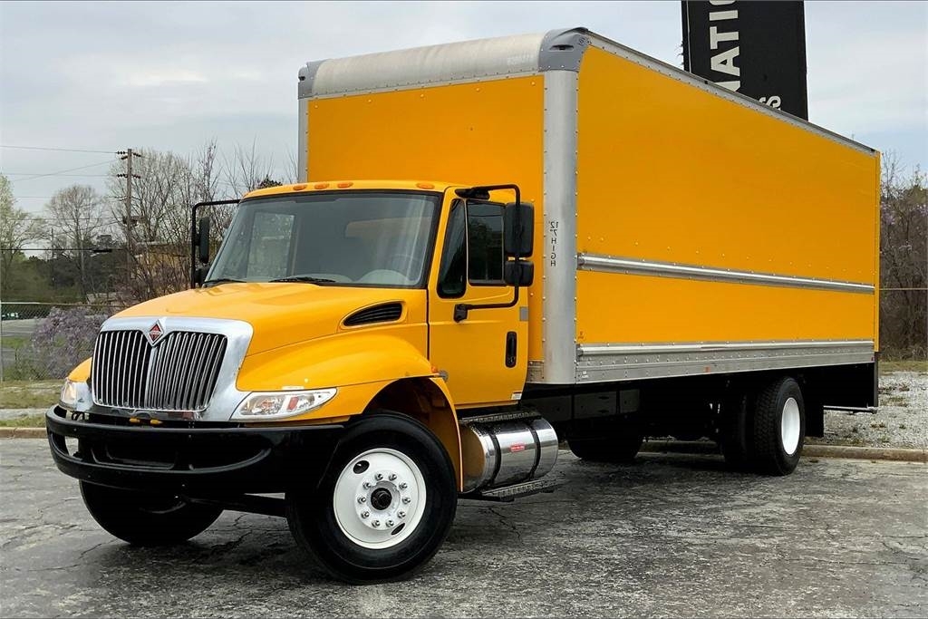 International 4300 SBA 4X2