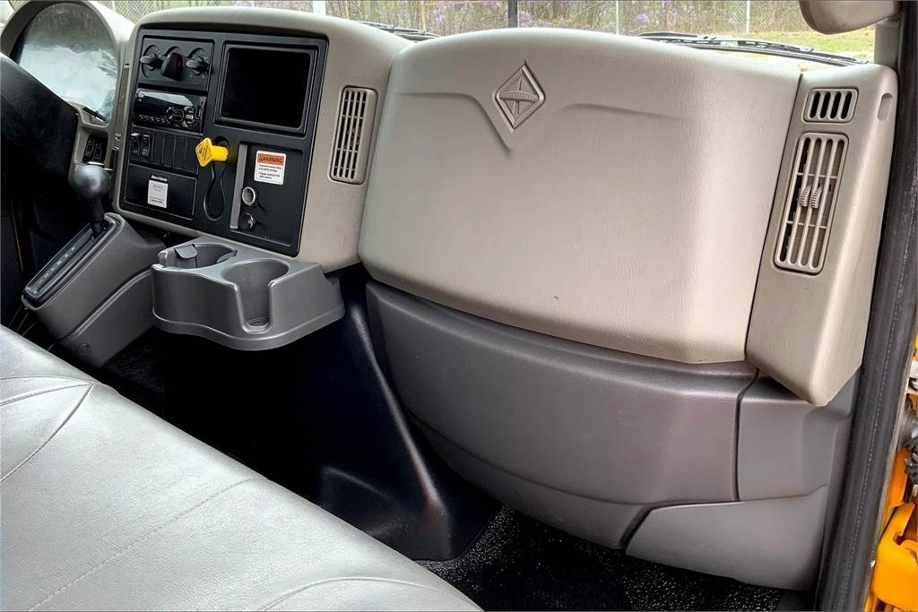 International 4300 SBA 4X2