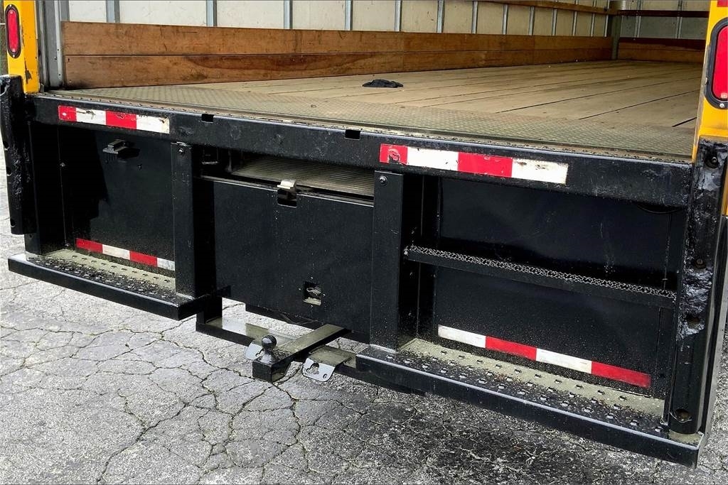 International 4300 SBA 4X2