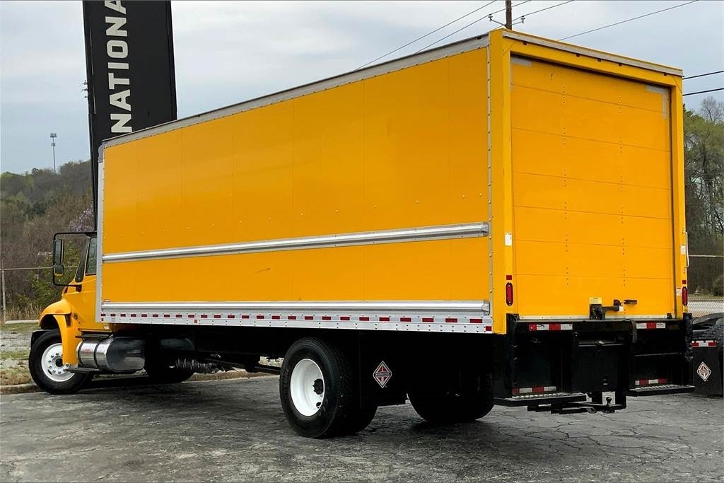 International 4300 SBA 4X2