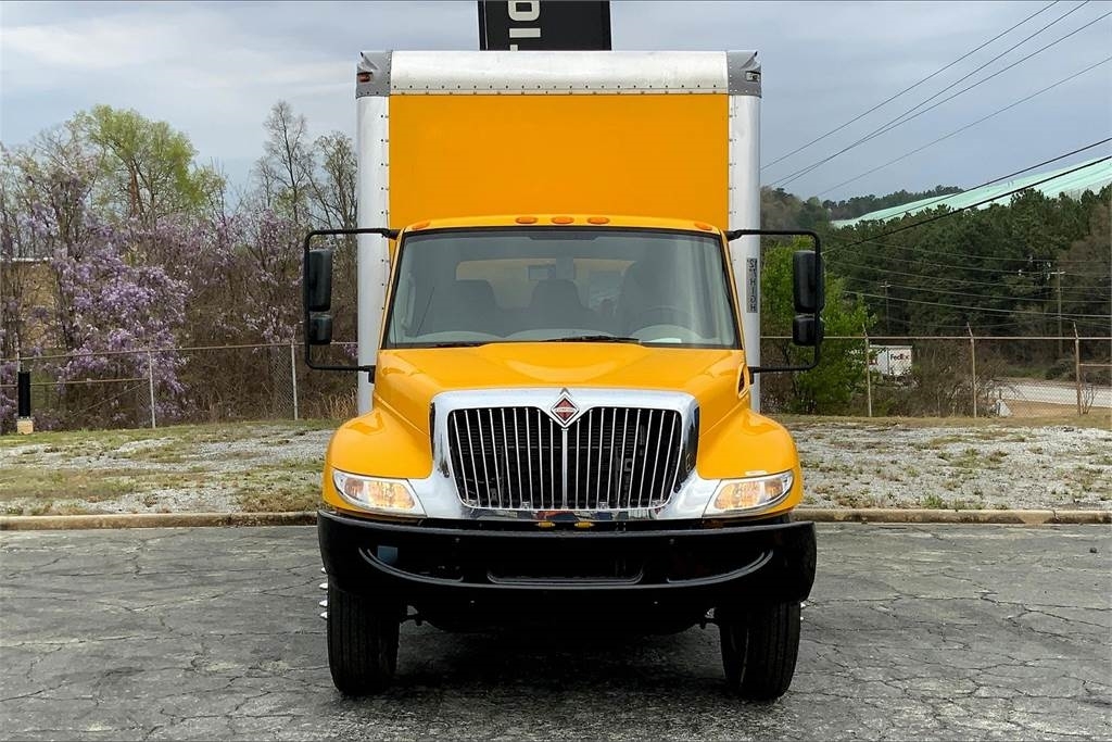 International 4300 SBA 4X2