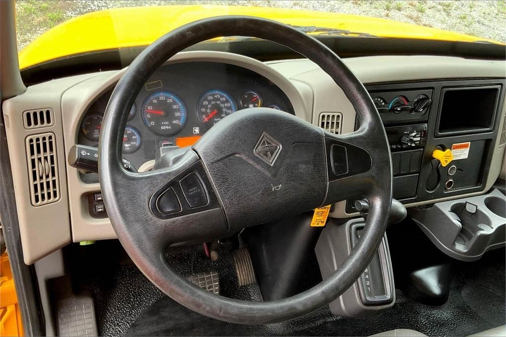 International 4300 SBA 4X2