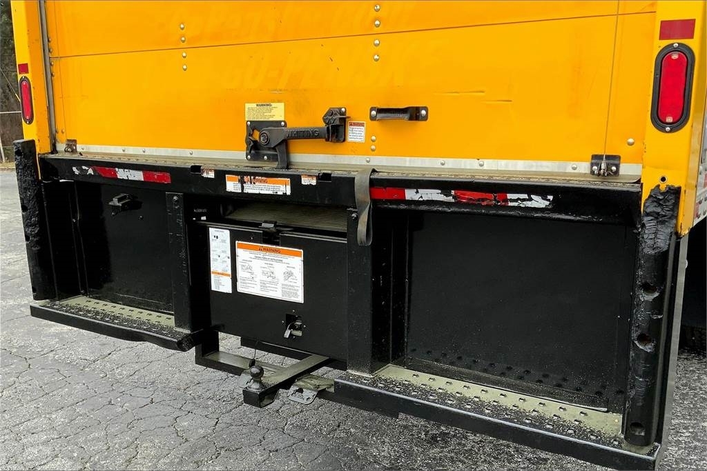 International 4300 SBA 4X2