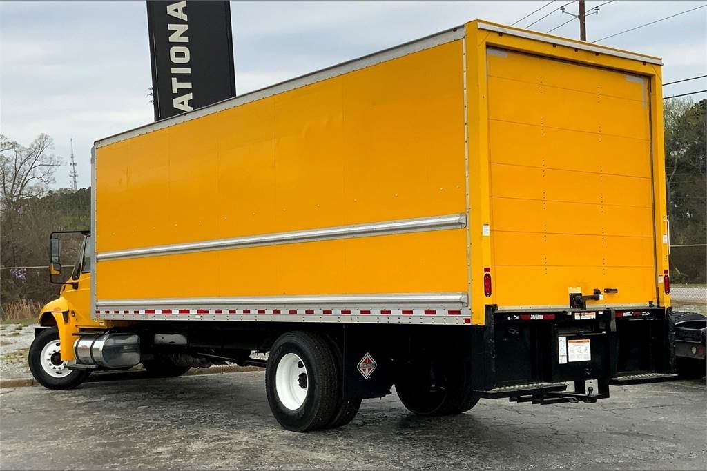 International 4300 SBA 4X2