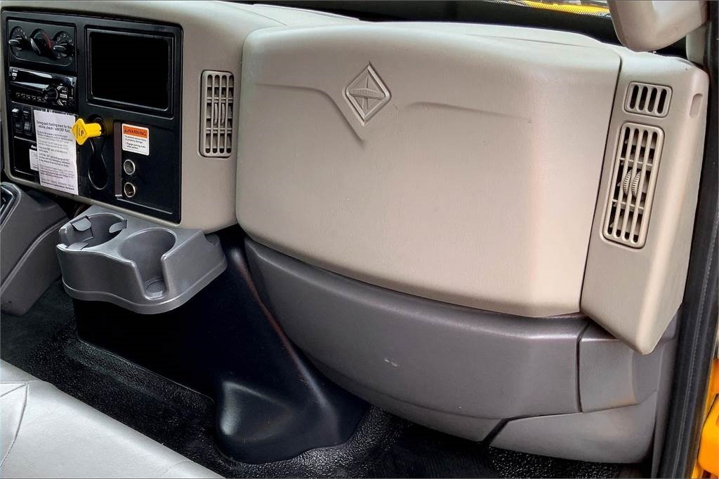 International 4300 SBA 4X2