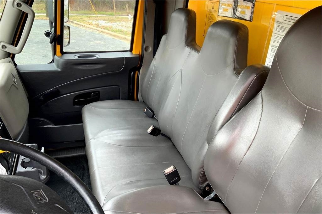 International 4300 SBA 4X2