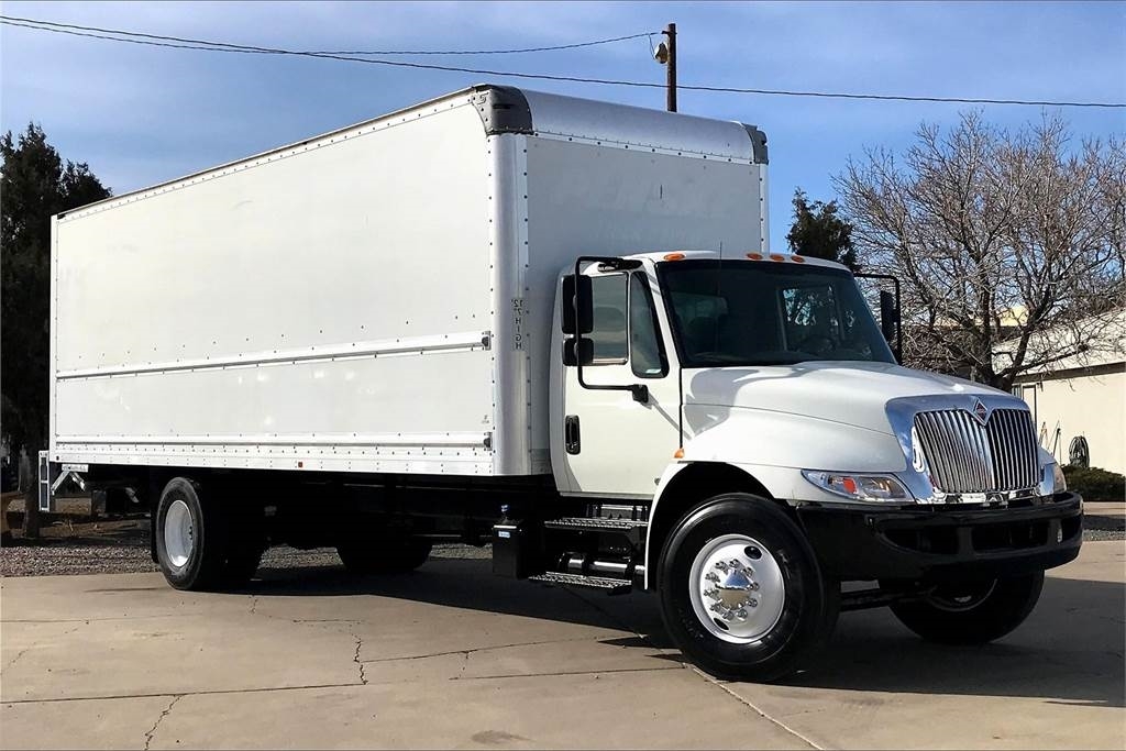 International 4300 SBA 4X2