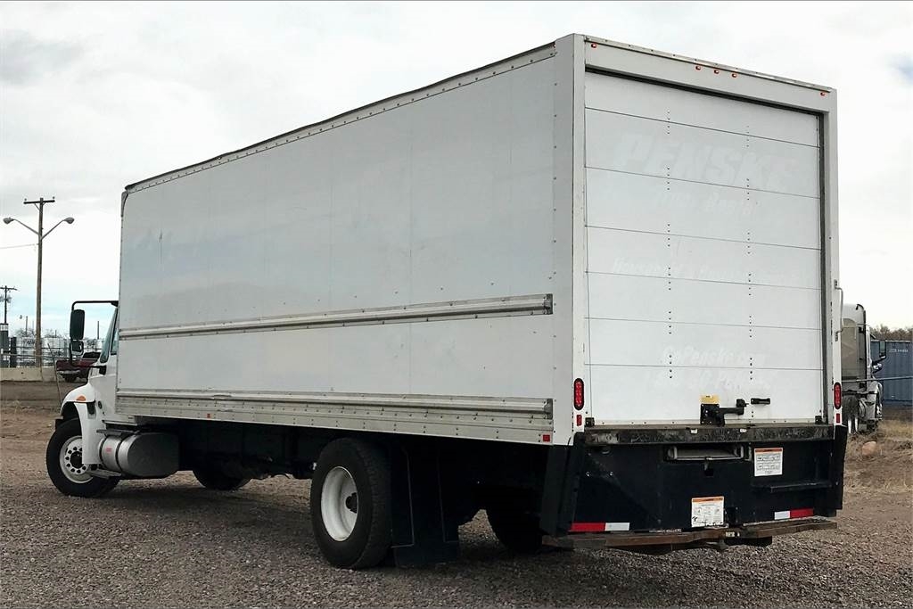 International 4300 SBA 4X2