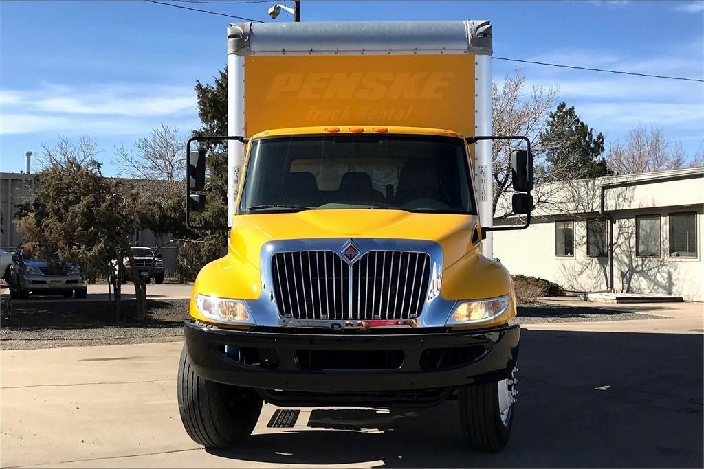 International 4300 SBA 4X2