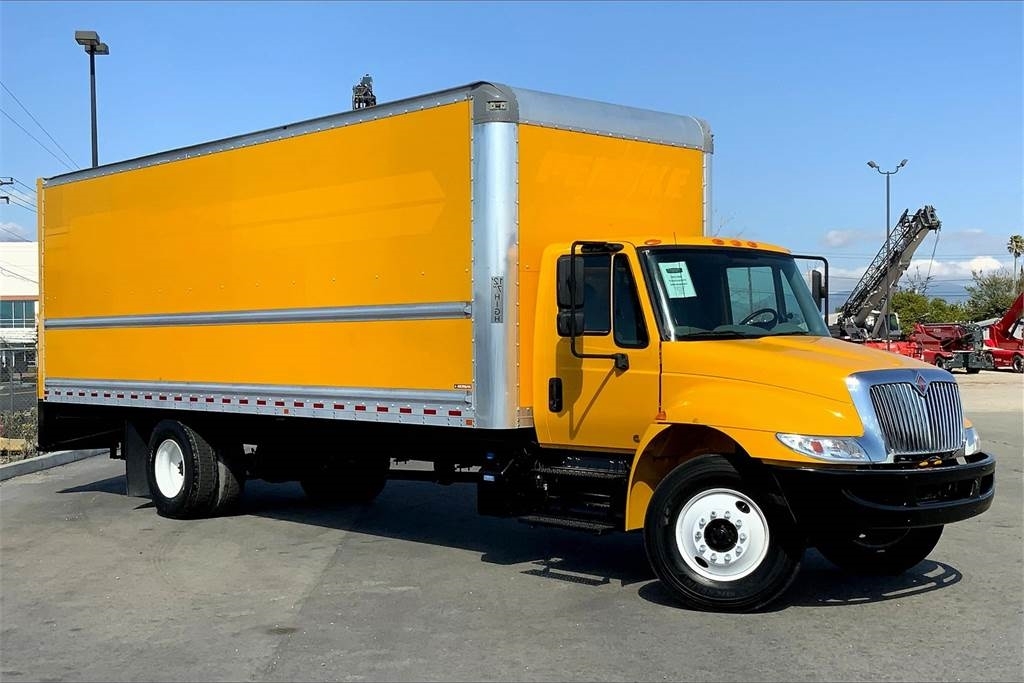 International 4300 SBA 4X2