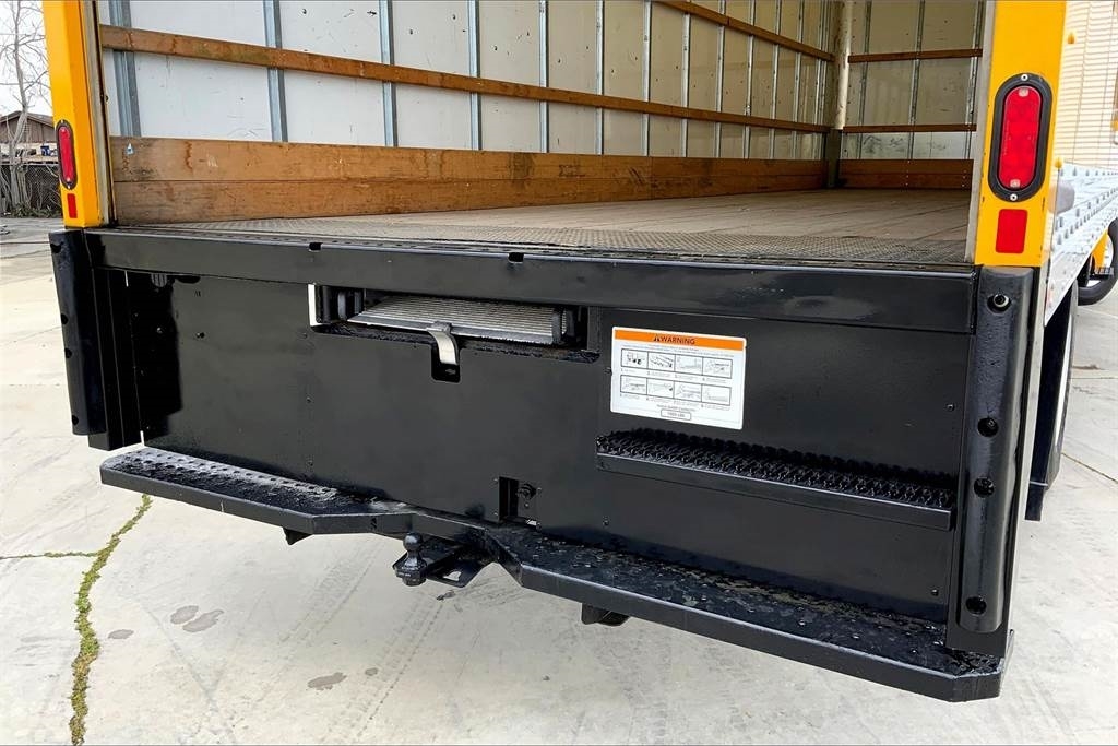 International 4300 SBA 4X2