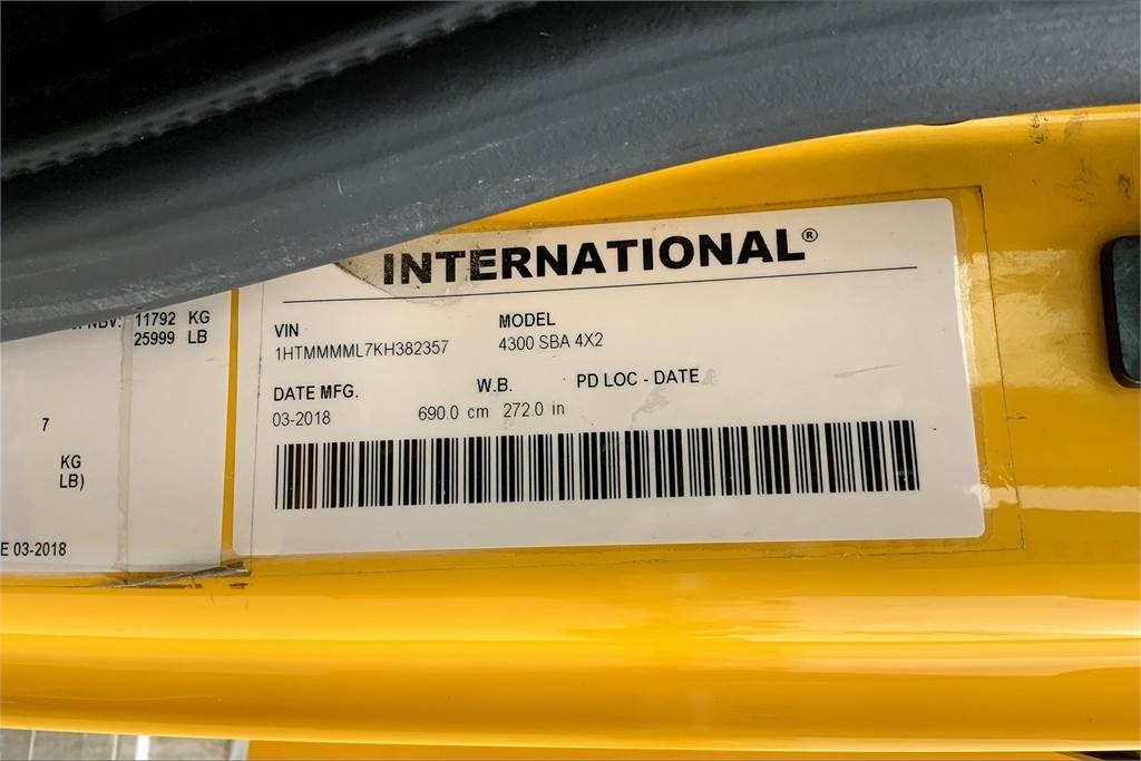 International 4300 SBA 4X2