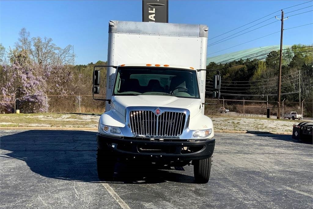 International 4300 SBA 4X2