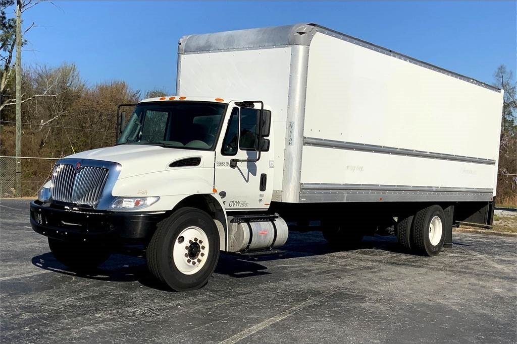 International 4300 SBA 4X2