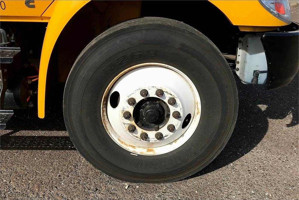 International 4300 SBA 4X2