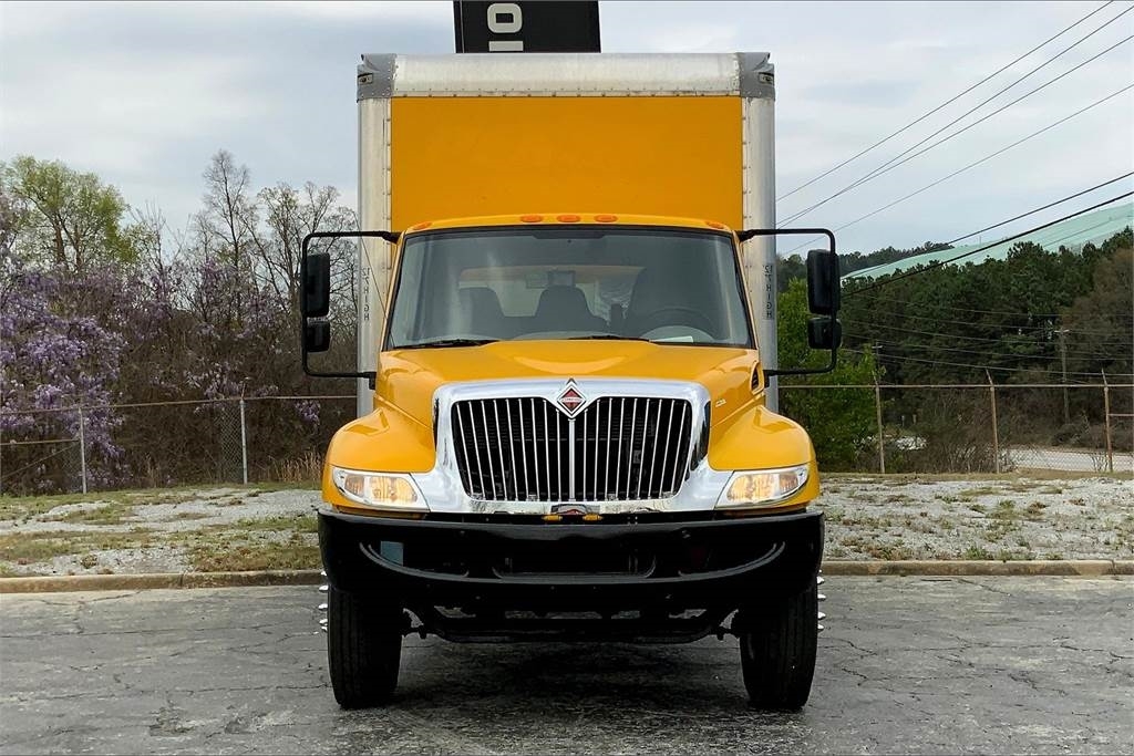 International 4300 SBA 4X2