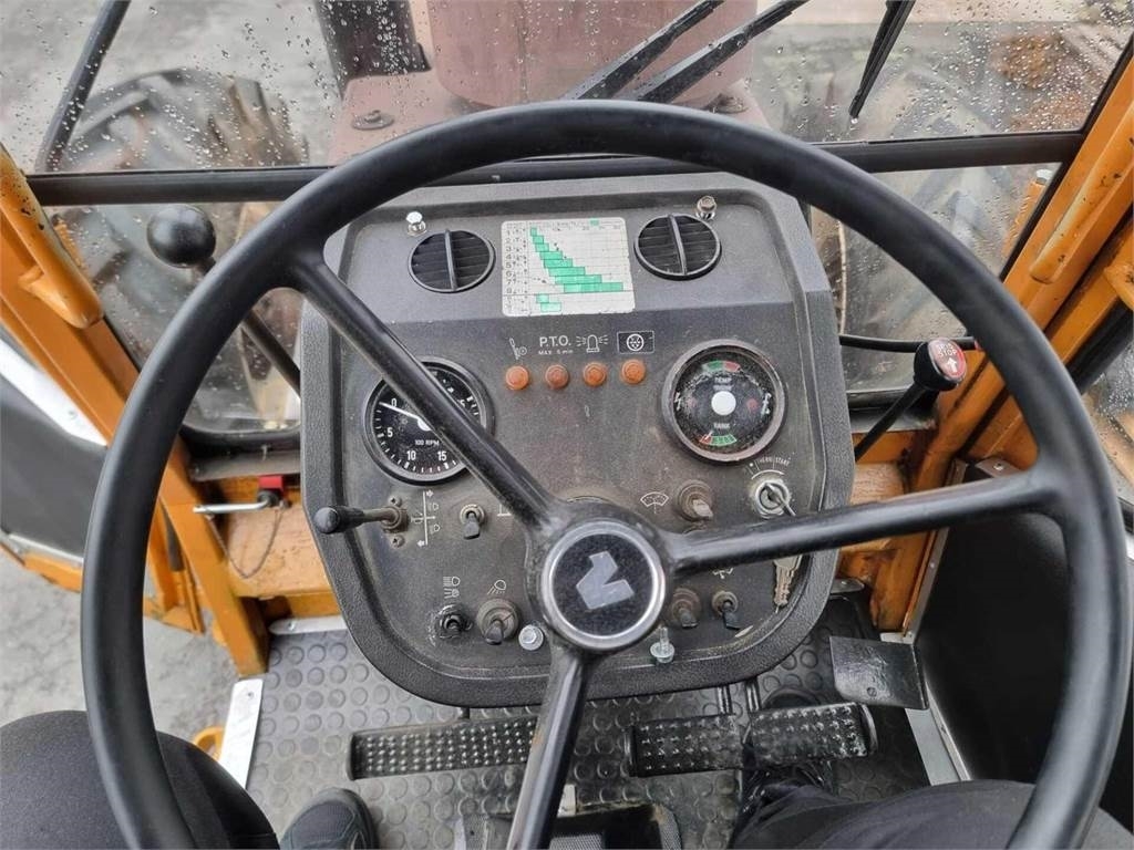 Valmet 802-4 - Traktorit - Maatalous - Agritek-vaihtokoneet