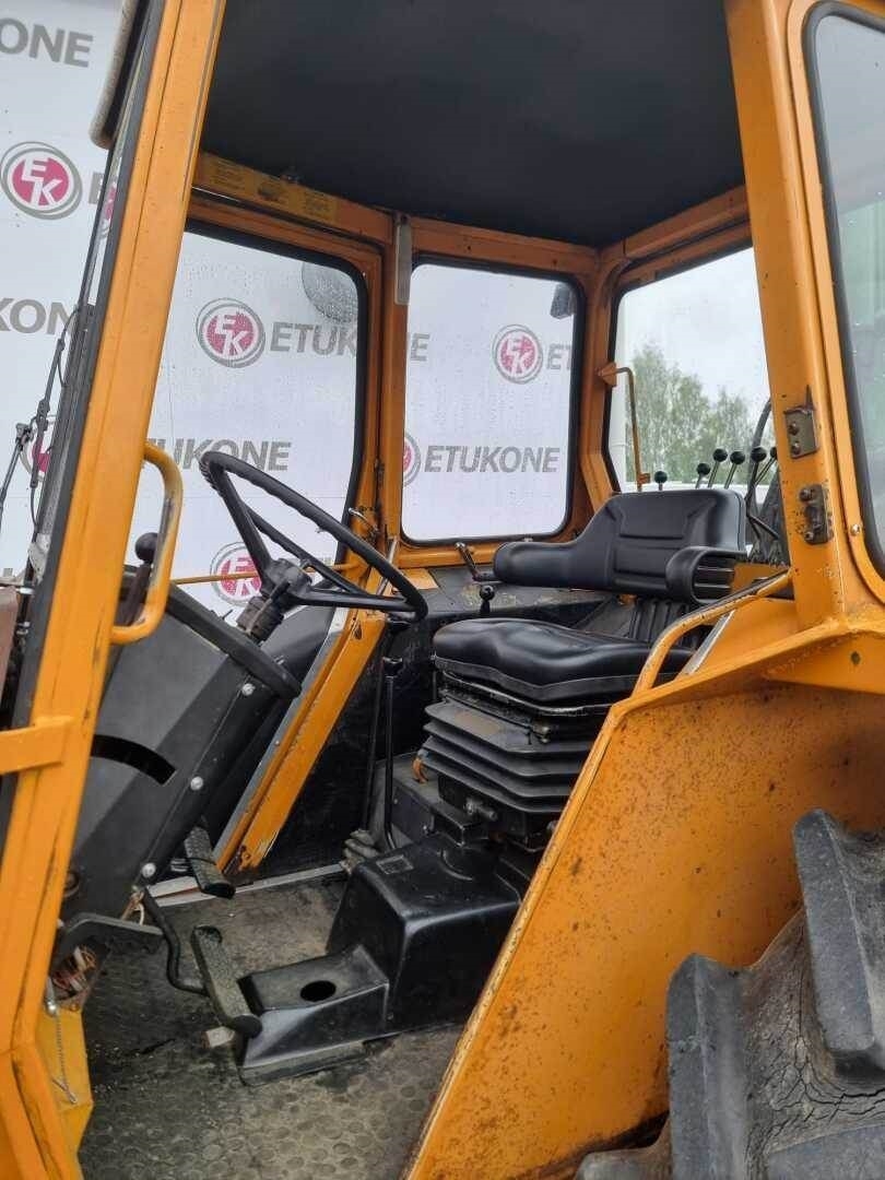 Valmet 802-4 - Traktorit - Maatalous - Agritek-vaihtokoneet