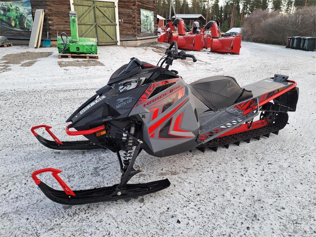 Arctic Cat M8000 Alpha - Snöskotrar - Lantbruk - Norrmaskiner