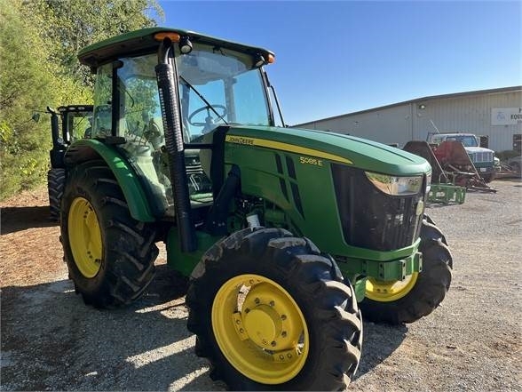John Deere 5085E