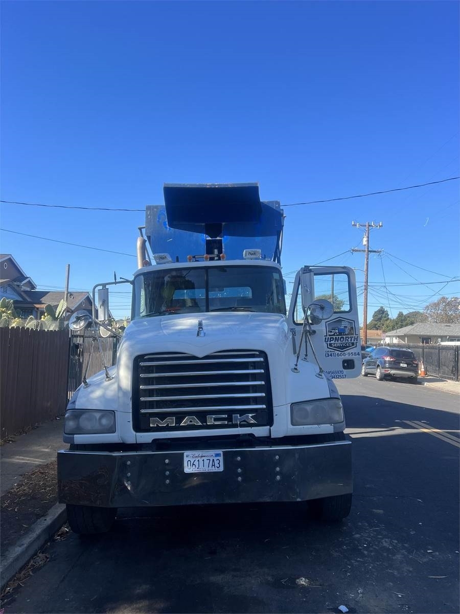 Mack Granite GU713