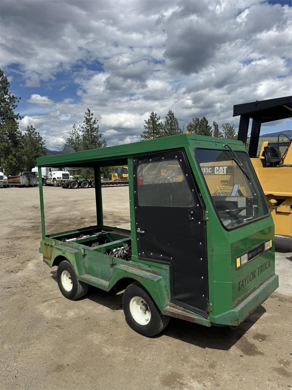 Taylor-Dunn B2-48TT electric utility cart