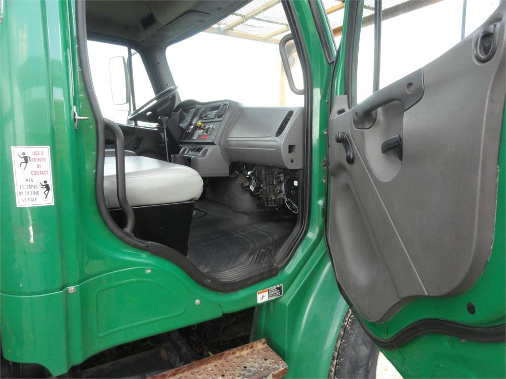 Freightliner / Altec M2106/ LRV56