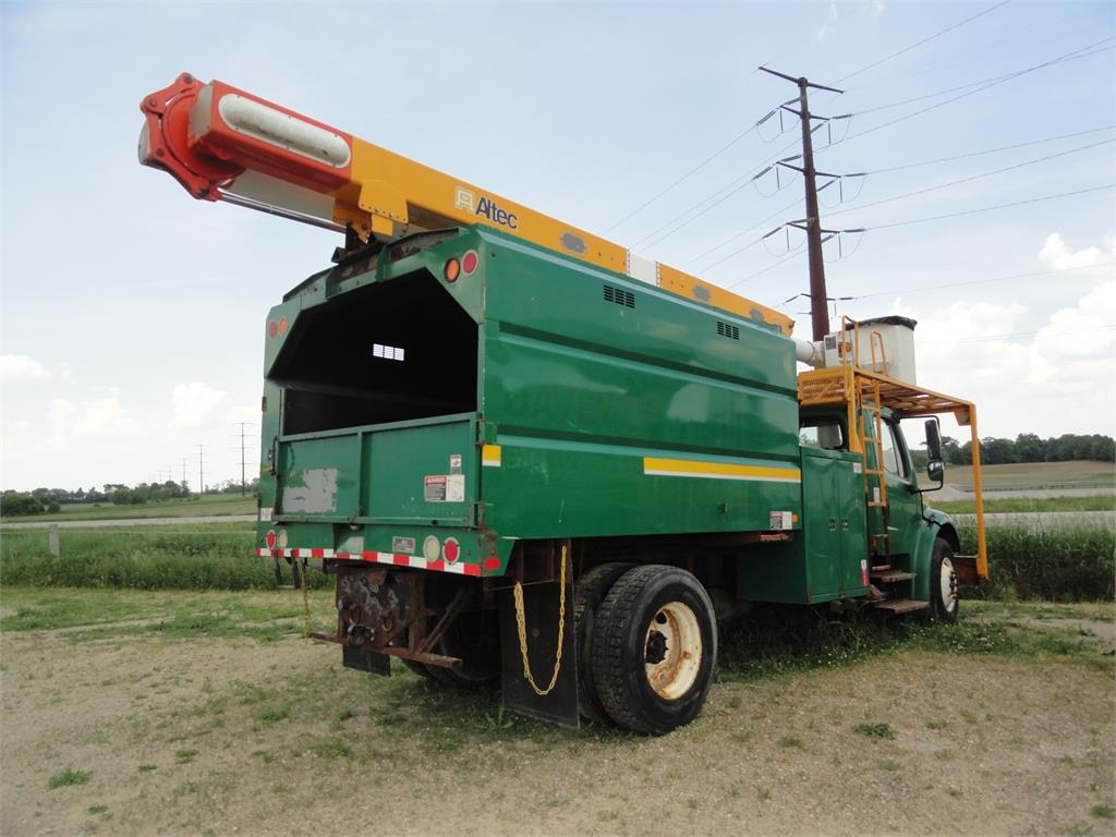 Freightliner / Altec M2106/ LRV56