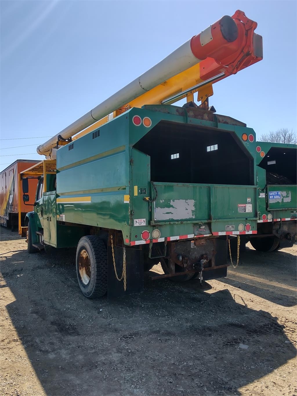 Freightliner / Altec M2106/ LRV56
