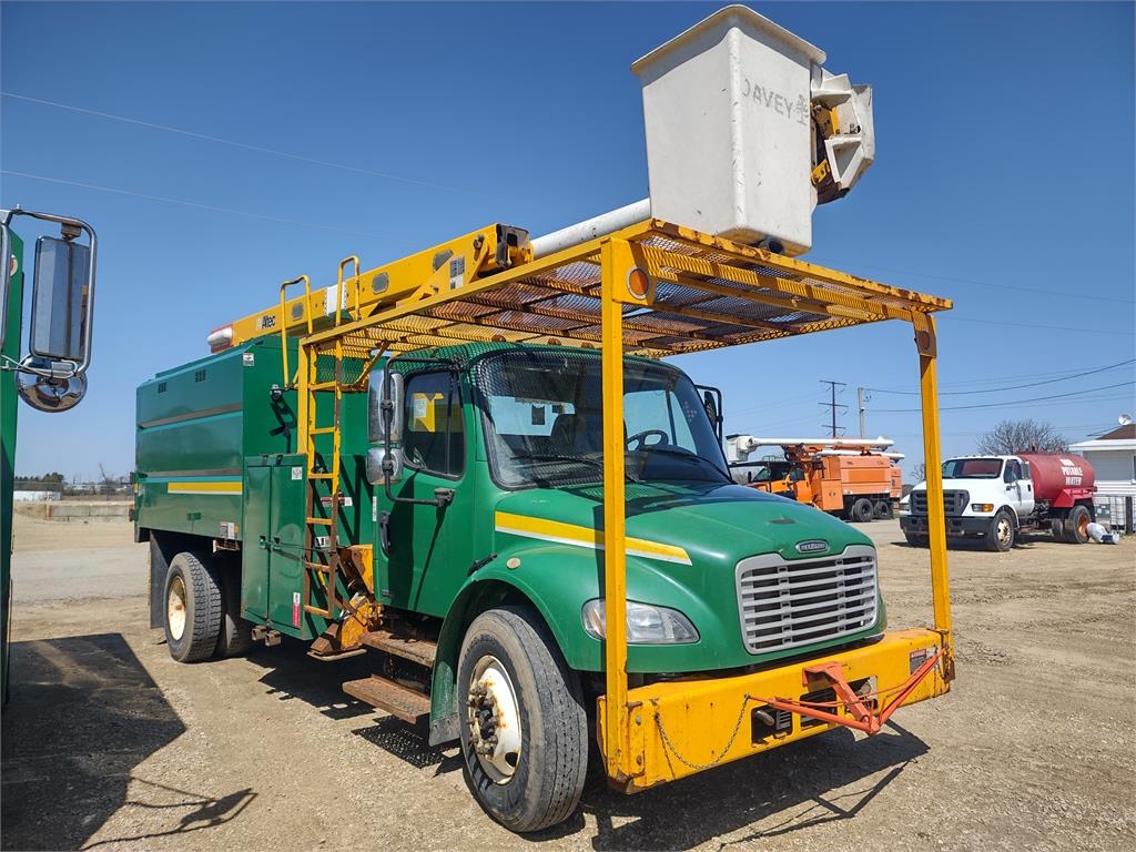 Freightliner / Altec M2106/ LRV56