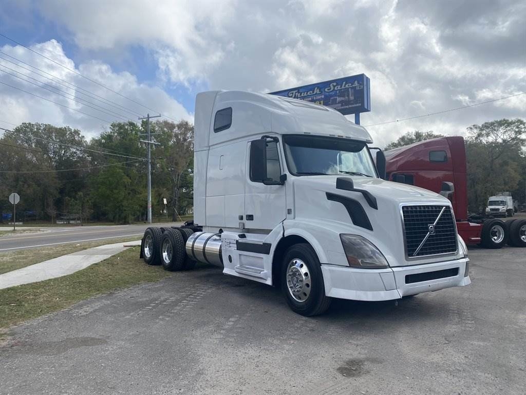 Volvo EC70 T/A Sleeper Truck Tractor For Sale | Ritchie List