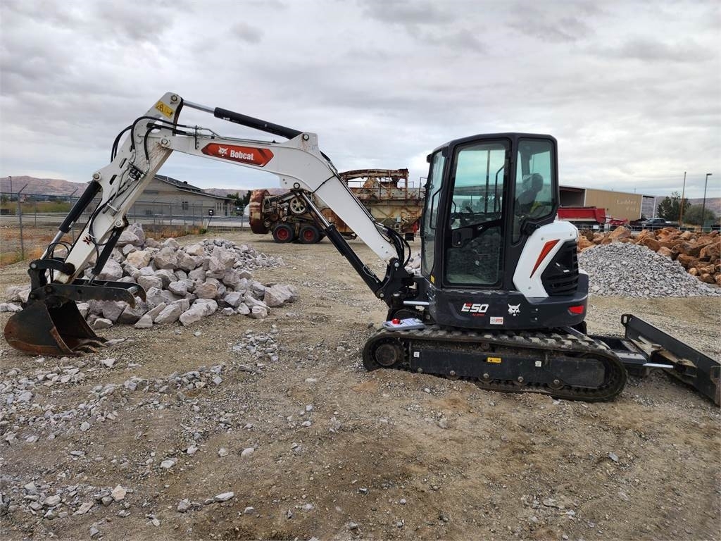 Bobcat E50 R2