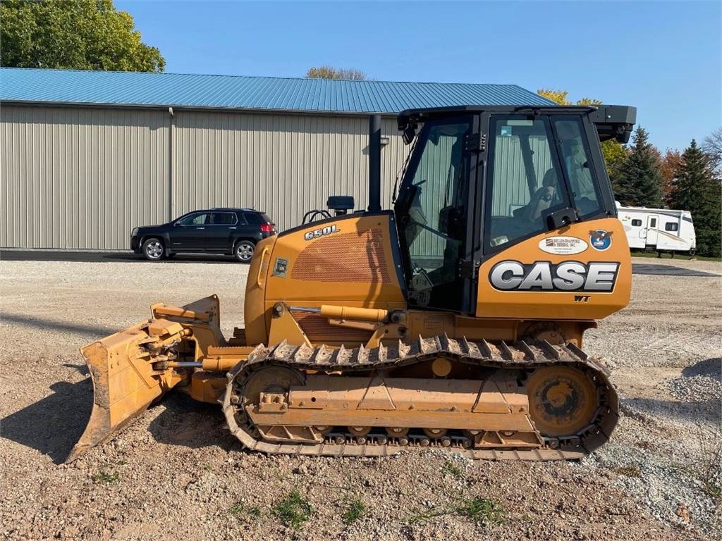 Case 650L