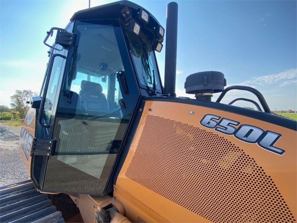 Case 650L