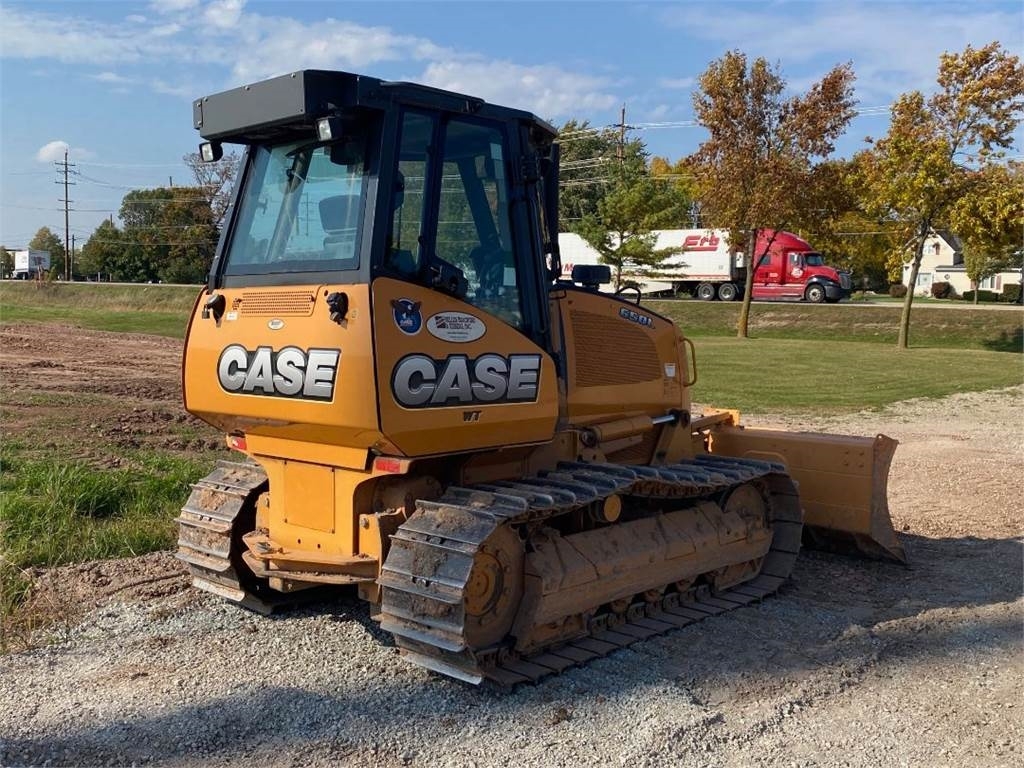 Case 650L