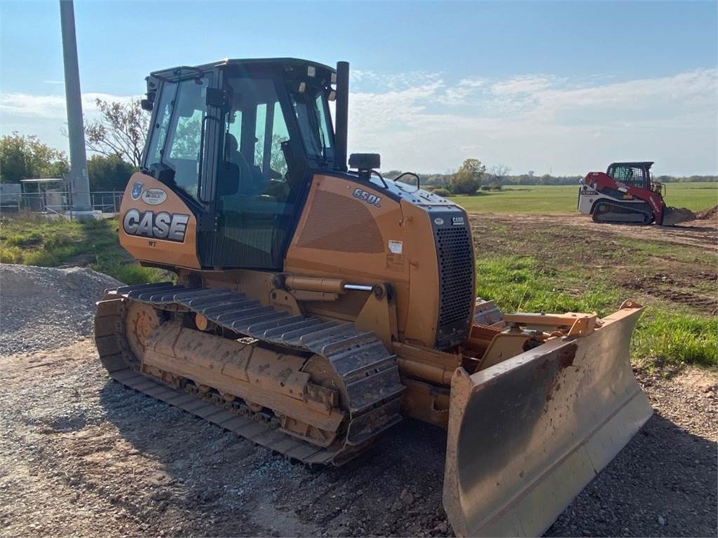 Case 650L
