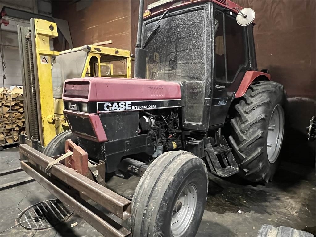 Case IH 585